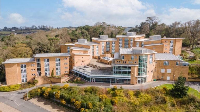 Living In Holland Hall - University Living